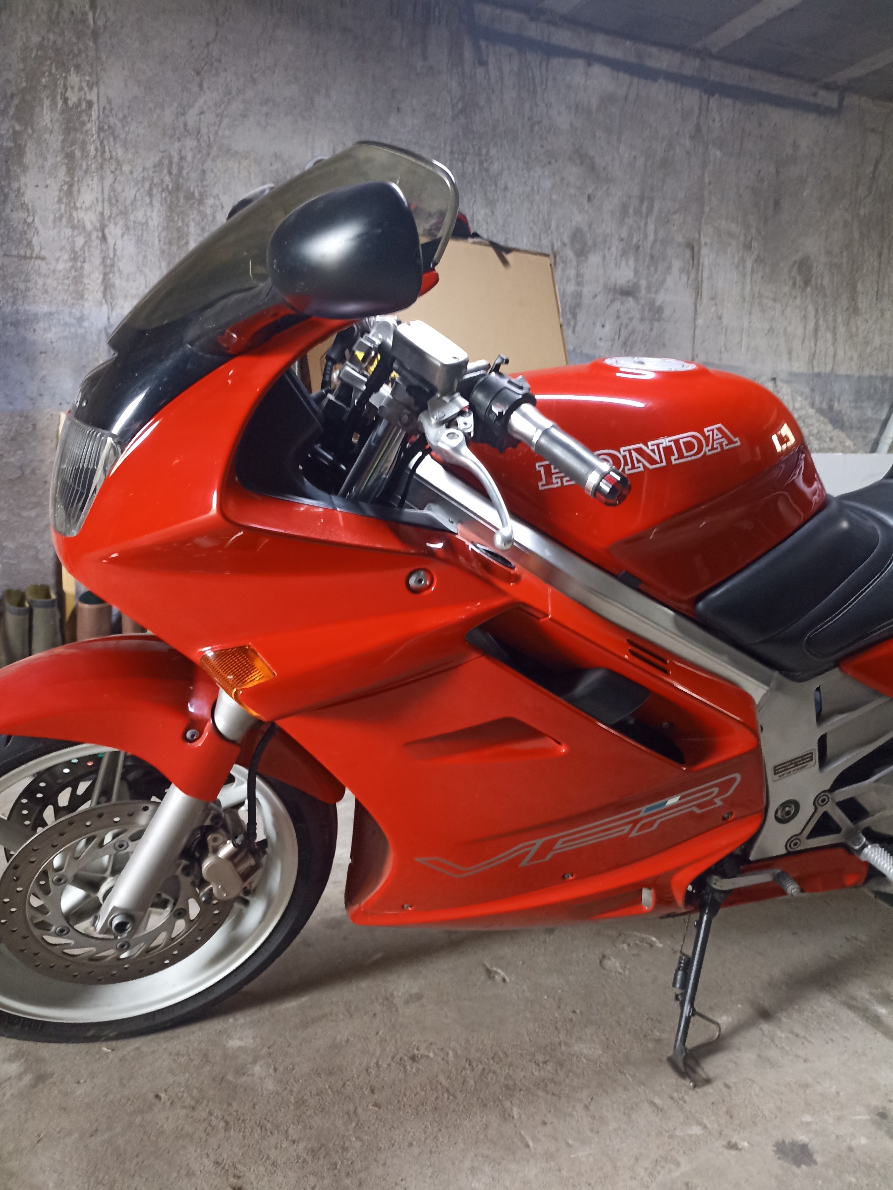 Honda VFR rc36 carat - Moto - Centre-Val-de-Loire - Indre - Planète Motards