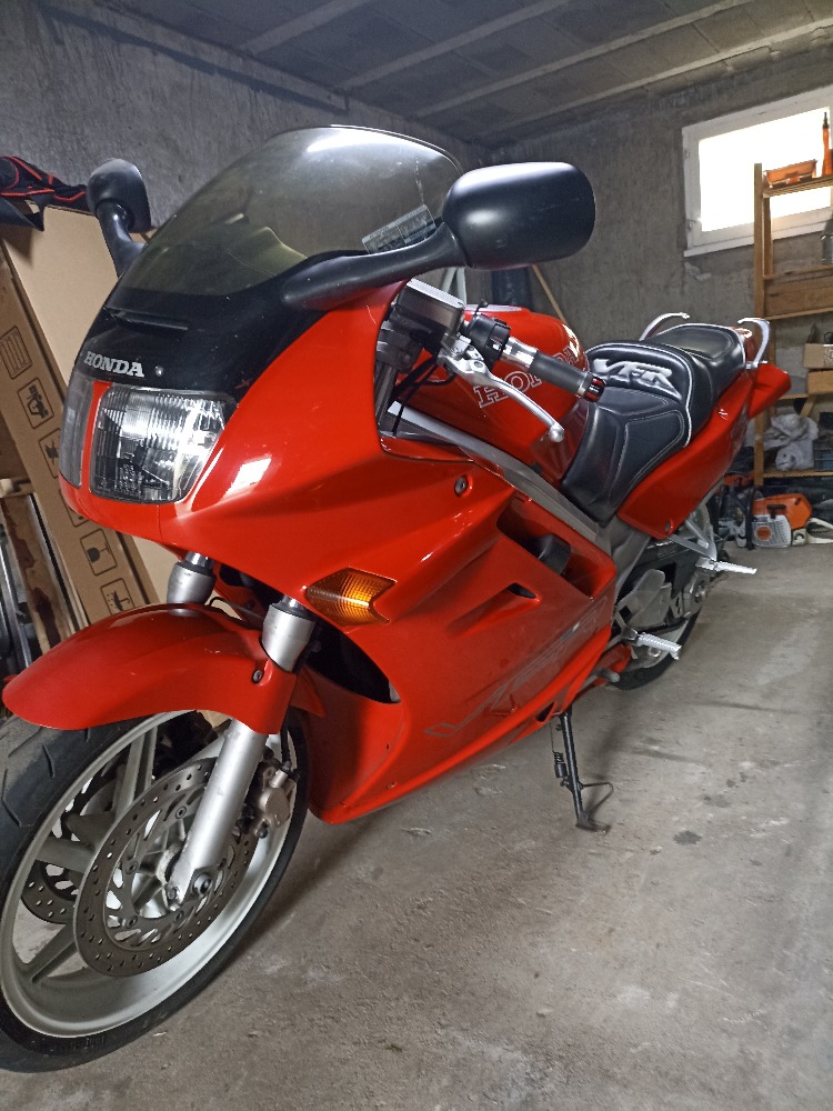 Honda VFR rc36 carat - Moto - Centre-Val-de-Loire - Indre - Planète Motards
